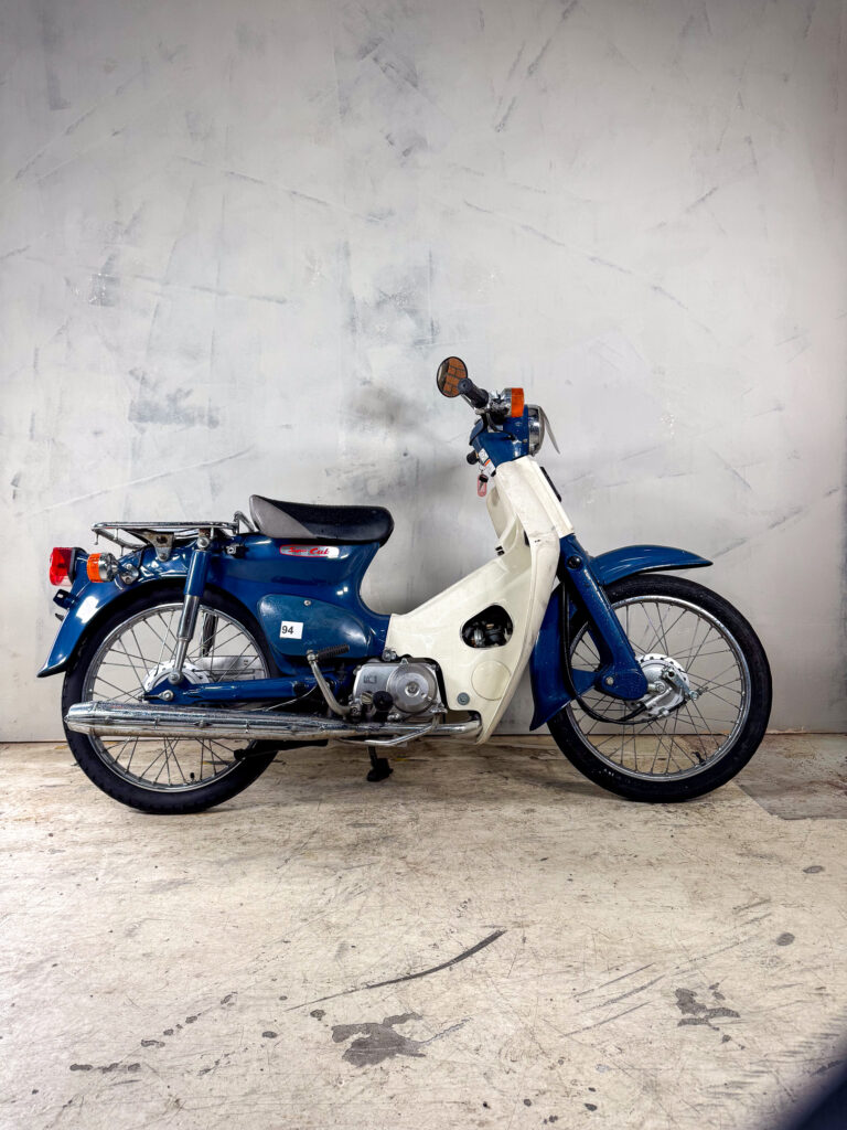 Stilvolle Honda C50 Cub Bilder